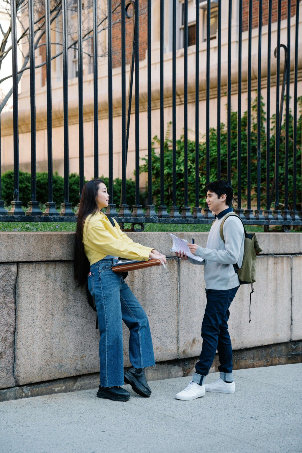 How Do Relationships Affect College Students? - Evanston Counseling