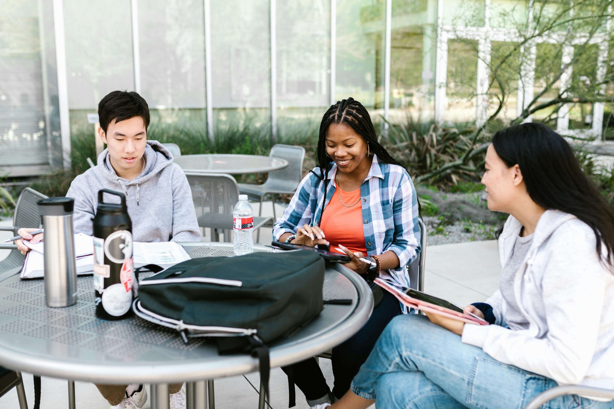 How Do Relationships Affect College Students? - Evanston Counseling